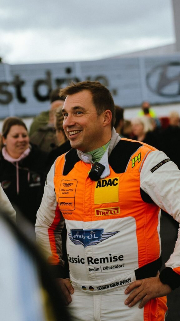 Rider Disqualified After Being Distracted by Fan's Flashing in Dubai ...